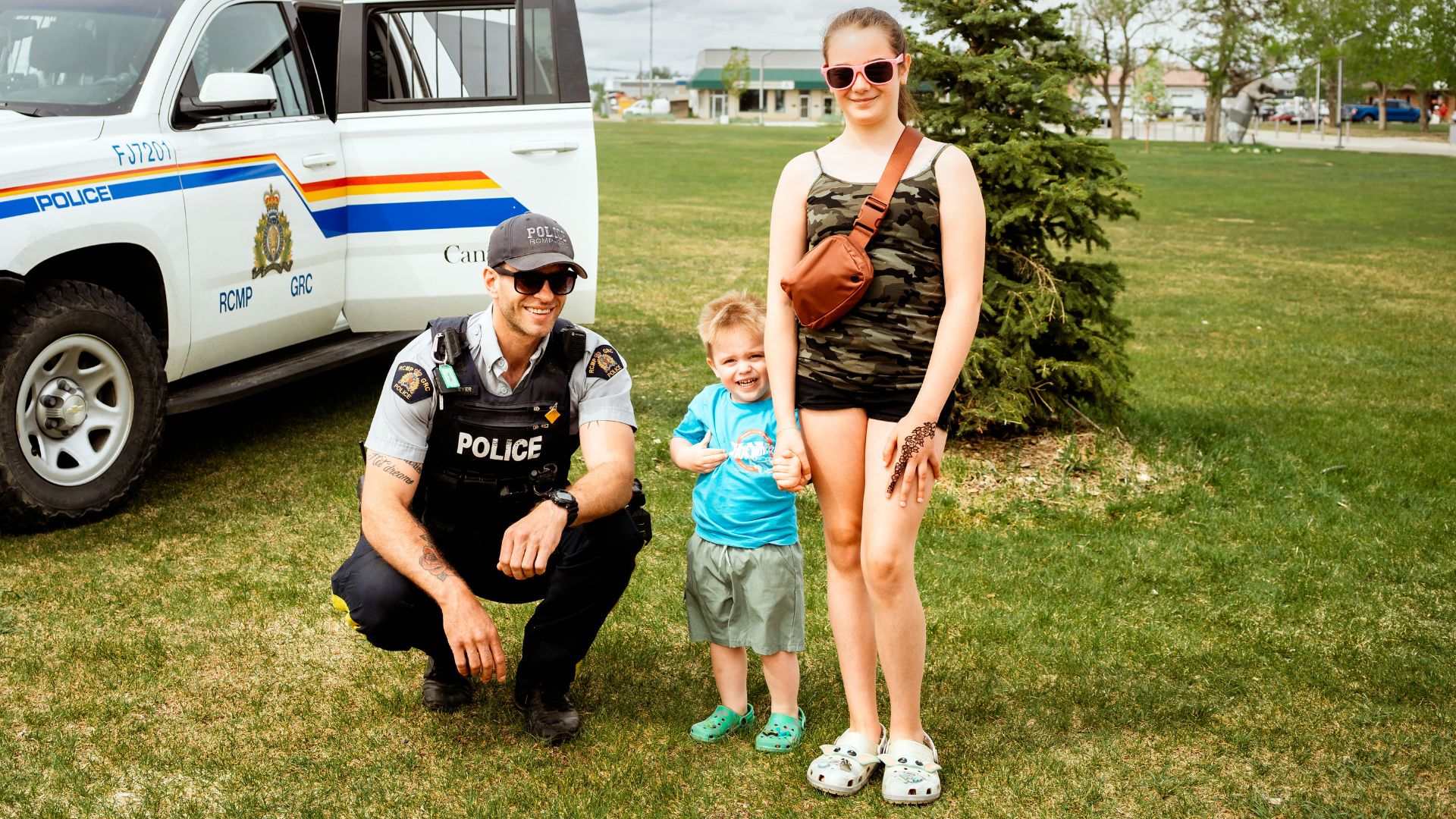 FSJ RCMP officer Christiaan Dreyer at Bluey Day 2025 – Energeticcity.ca