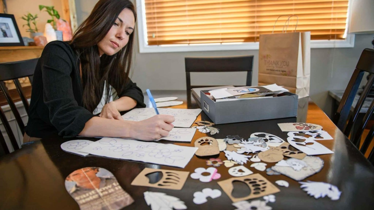 Fort Nelson artist Amber Lloyd featured by NRAC’s Artist Spotlight