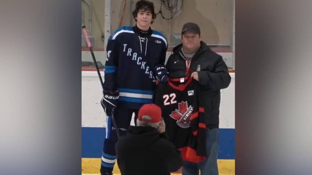Former North East BC Tracker signs with AJHL team